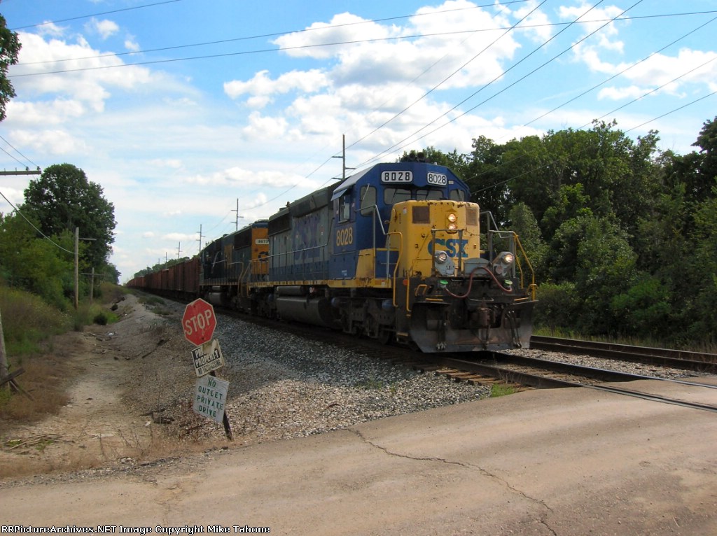 CSX 8028 on W067-22